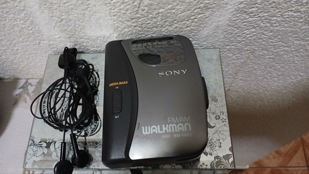 Walkman Sony vokmen sa FM-om - Radio i walkman uređaji - OLX.ba