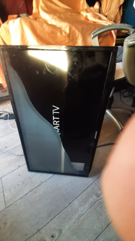 LED TV 32'' SMART OBA 40KM RAZBIJENI - TV (Televizori) - OLX.ba