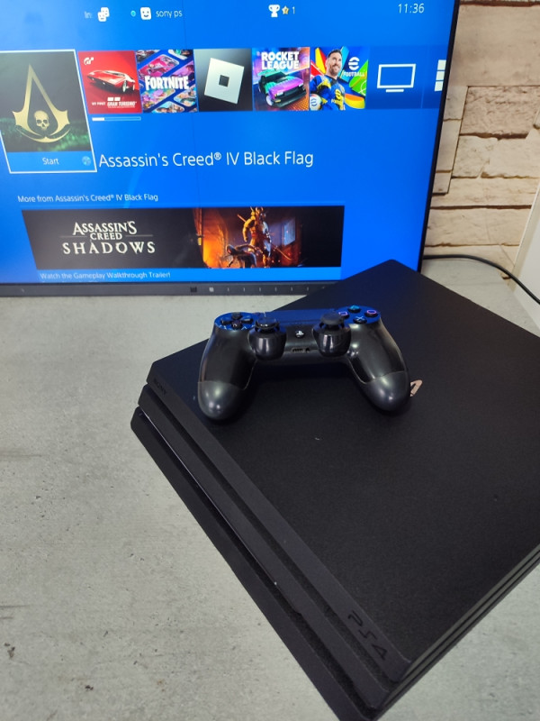 Ps4 pro 1 tb ssd 2 dzojstika i 5 igrica - Konzole - OLX.ba