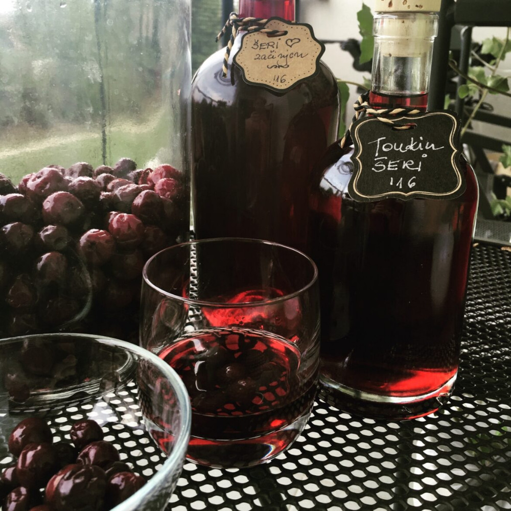 Domaći liker od višnje 062655481 - Rakije - OLX.ba