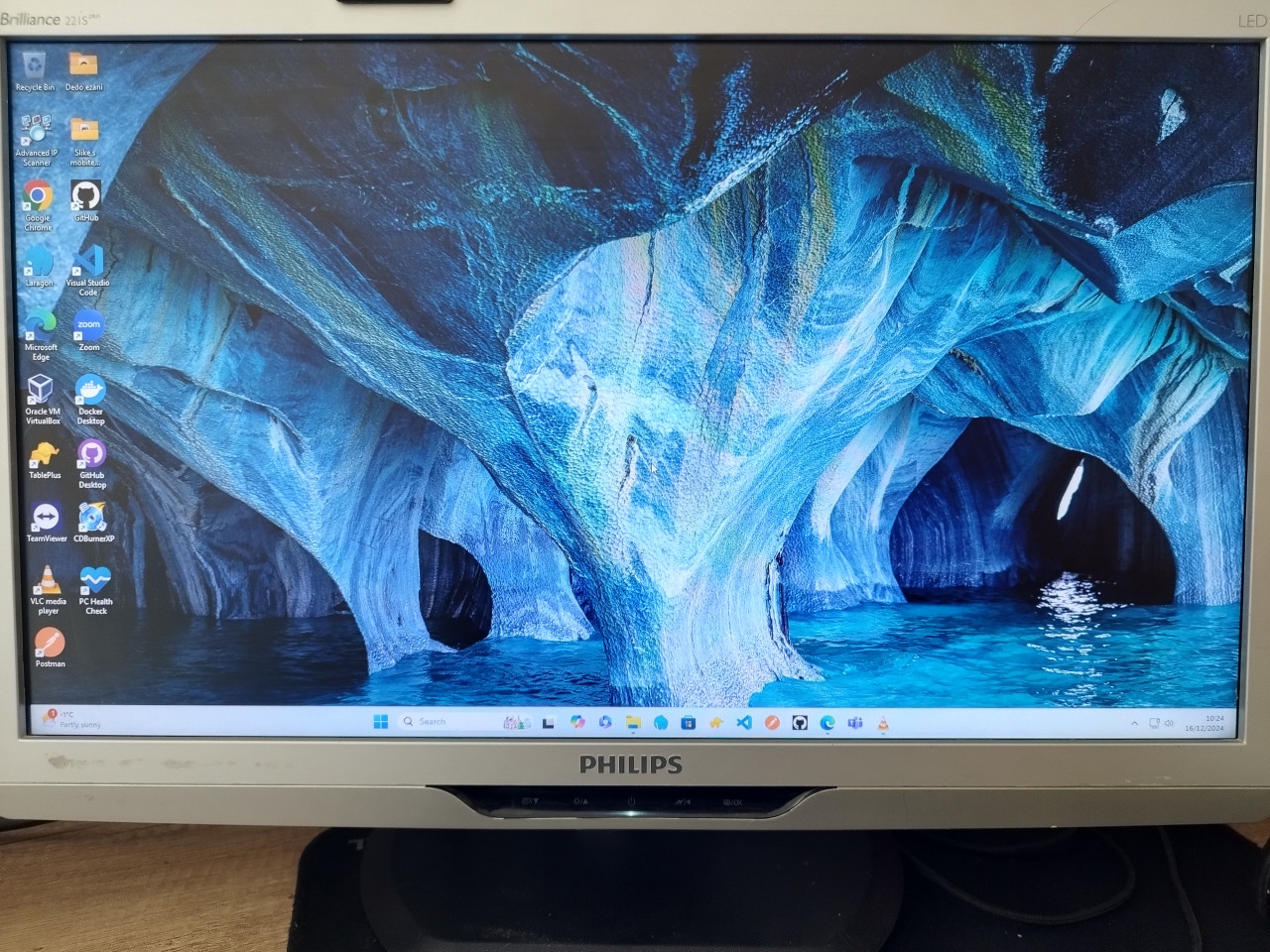 Dva monitora Philips 22" Full HD - Nosači monitora - OLX.ba