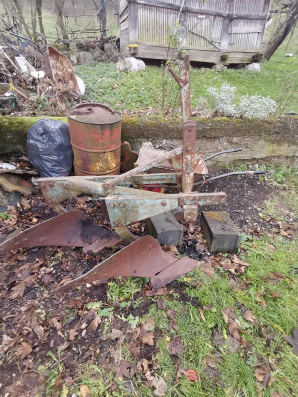 Prodajem plug IMT 751 - Priključci i oprema - OLX.ba