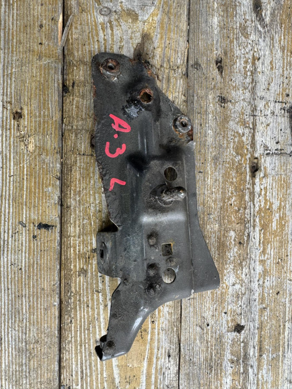 AUDI A3 8P NOSAC BLATOBRANA 8P0 821 135 B 8P0821135B - Nosači ...