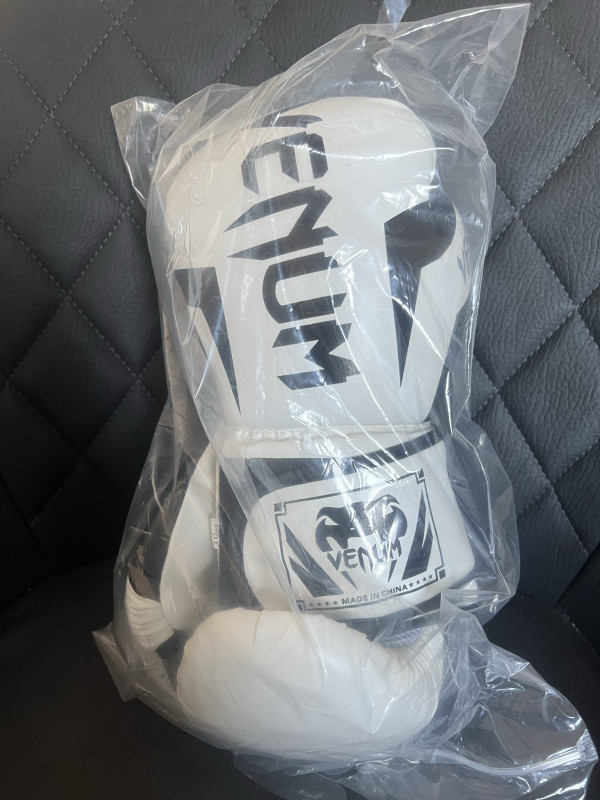 Venum rukavice za boks kikboks mma 10oz - Borilačke rukavice - OLX.ba
