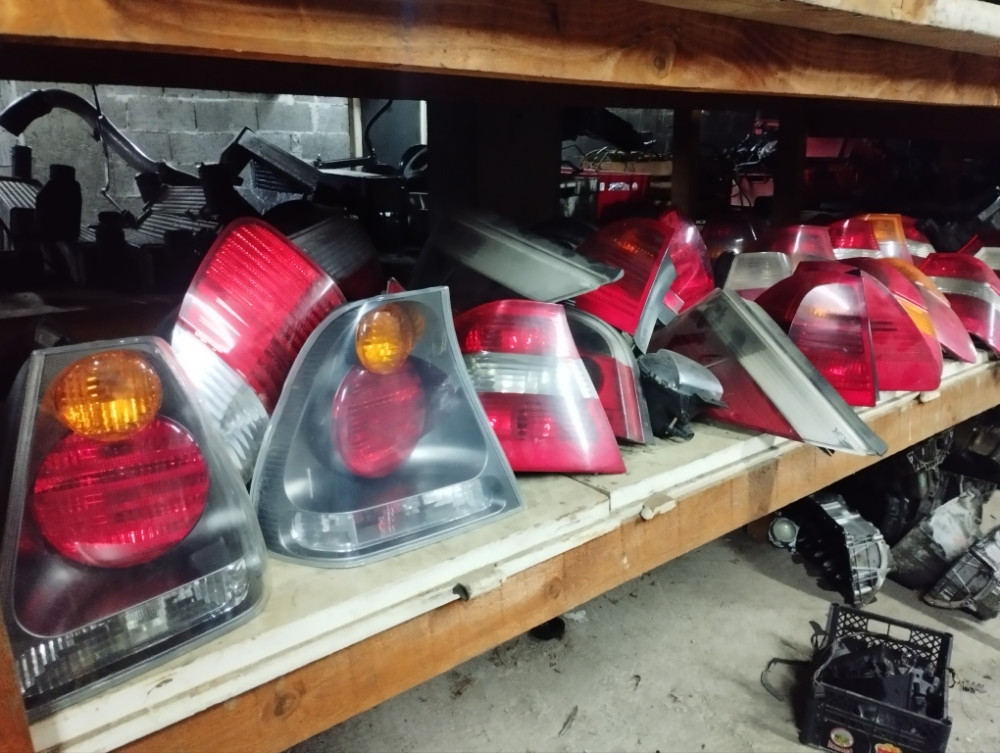 Štop svjetla BMW e30, e38, e39, e46, e60, e90, f10, f20... - Farovi i Štopke za automobile - OLX.ba