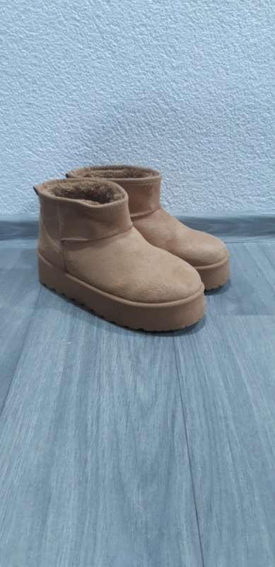 Ugg zenske cizme br.40 kao nove - Čizme za žene - OLX.ba
