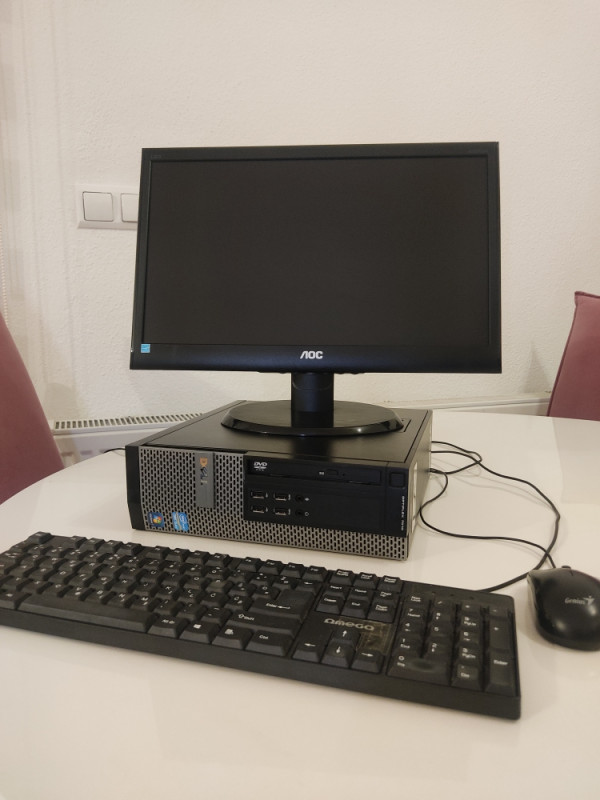 Dell računar - desktop mali PC računar + monitor, dodaci - Desktop ...