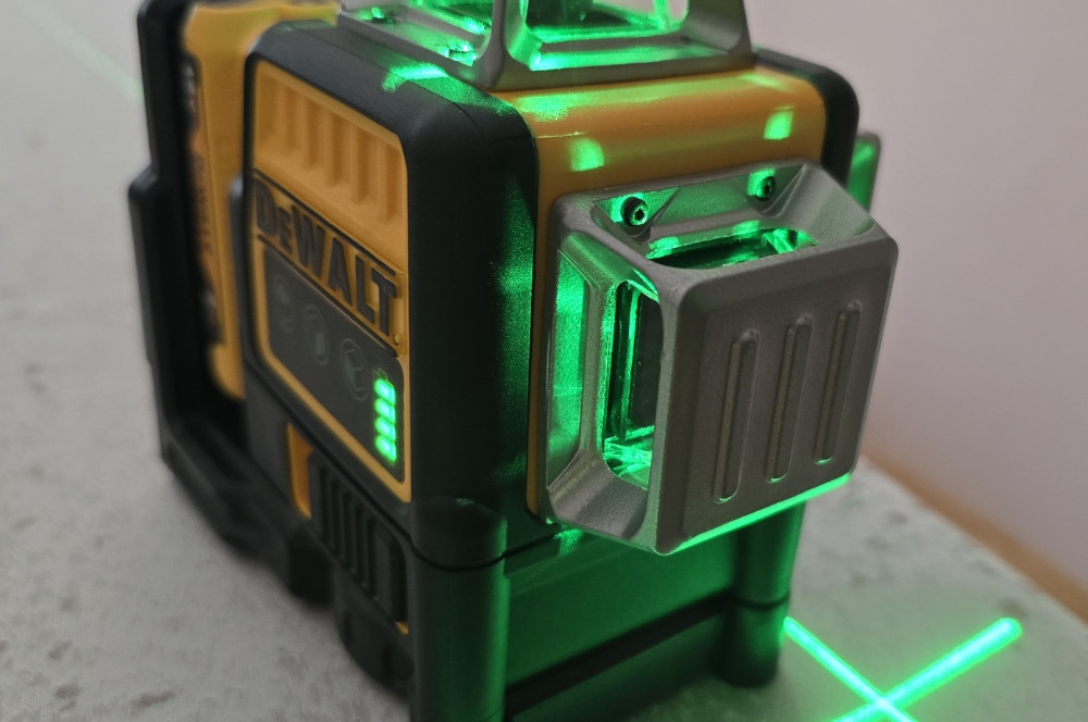 Gradjevinski laser nivelir DeWalt 3 zraka zeleni zrak - Građevinski laseri - OLX.ba