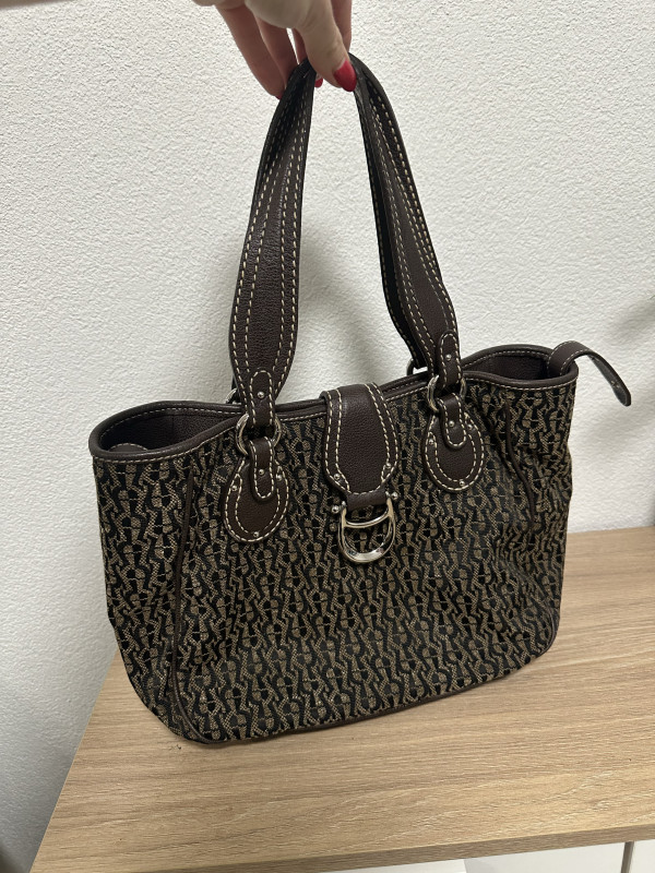 Aigner ženska torba - Torbe i ruksaci za žene - OLX.ba
