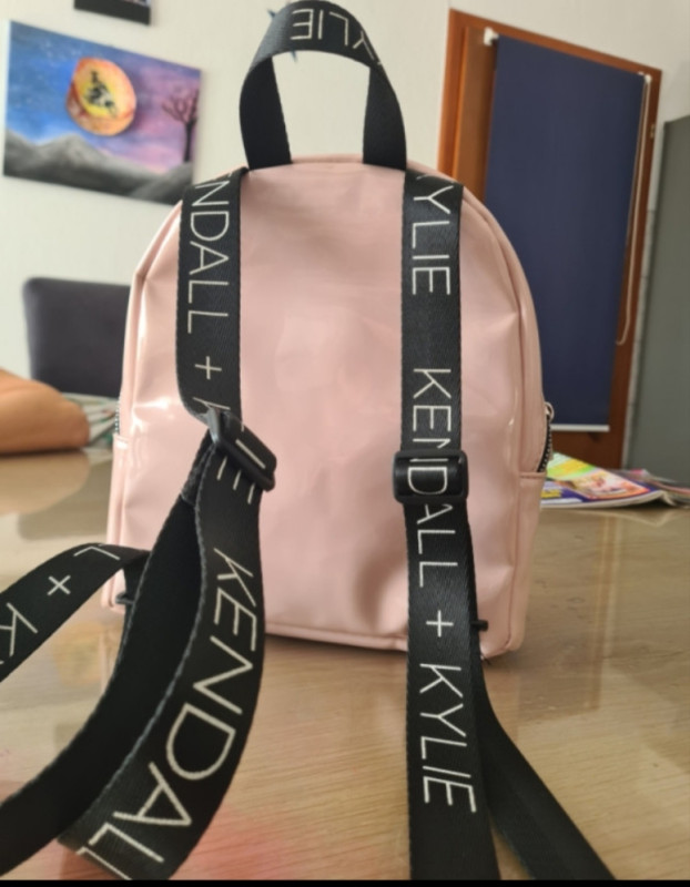 Ženska torba-ruksak - Torbe i ruksaci za žene - OLX.ba