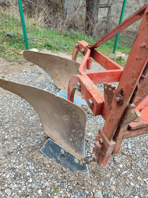 Plug za traktor - Ostali dijelovi za traktore/motokultivatore - OLX.ba