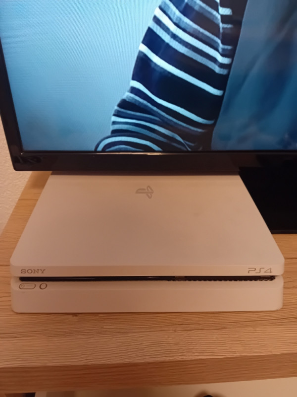 Playstation4 ps4 - Konzole - OLX.ba