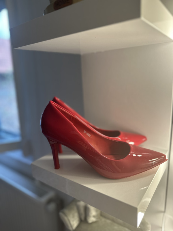 Crvene salonke - Štikle za žene - OLX.ba