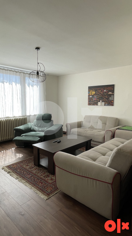 Trosoban stan u zgradi, Velesici, blizu centra grada - Stanovi i ...