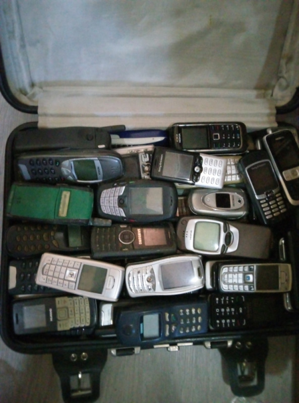 Stari telefoni lot preko 100 kom - Antik uređaji i aparati - OLX.ba