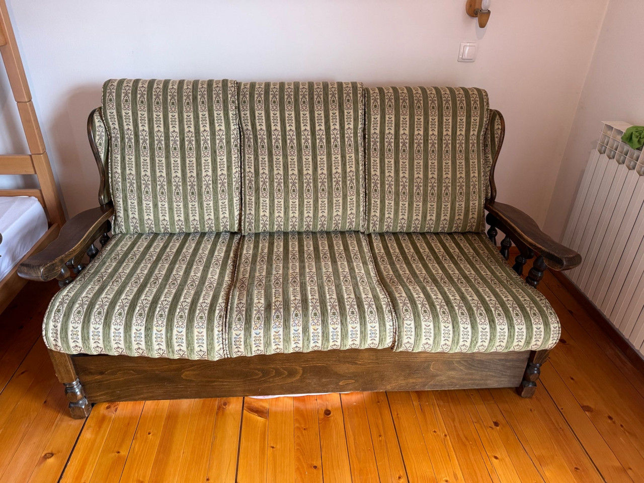 Kauc puno drvo retro - Trosjedi - OLX.ba