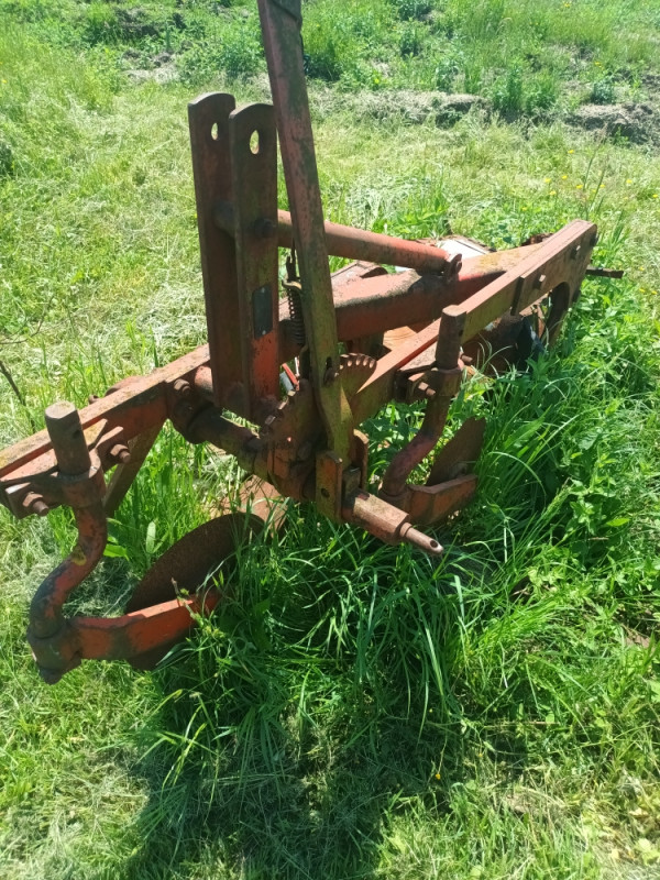 Plugovi IMT 755 - Plugovi - OLX.ba