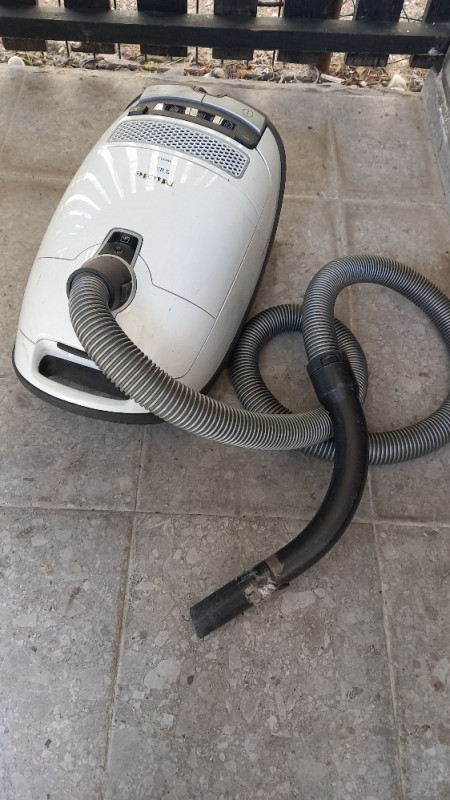 Usisivac miele - Usisivači - OLX.ba