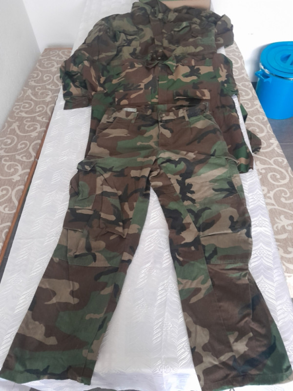 Vojna uniforma hlace , jakna i kosulja - Oprema za vojnike - OLX.ba