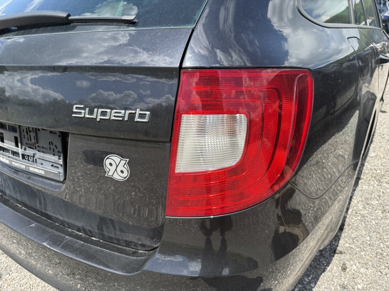 SKODA SUPERB KARAVAN STOP SVJETLO - Farovi i Štopke za automobile - OLX.ba