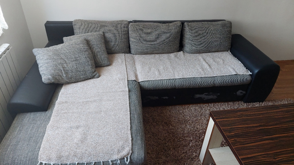 Poklanjam seciju i sto - Poklanjam (darujem) - OLX.ba