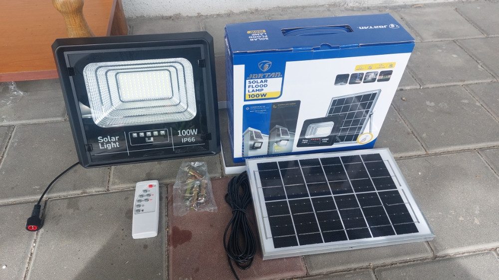 Led lampa reflektor sa odvojivom plocom solarna - Reflektori - OLX.ba