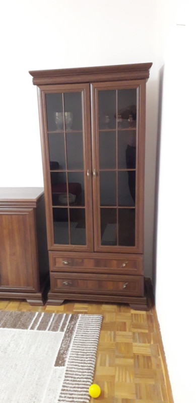 vitrina i ormar,ekstra stanje,puno drvo. - Komode/Vitrine - OLX.ba