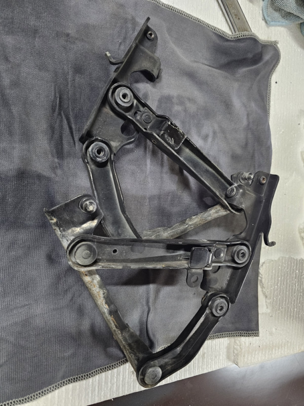 Skare i makaze haube mercedes w211 e klasa - Makaze i držači haube za ...