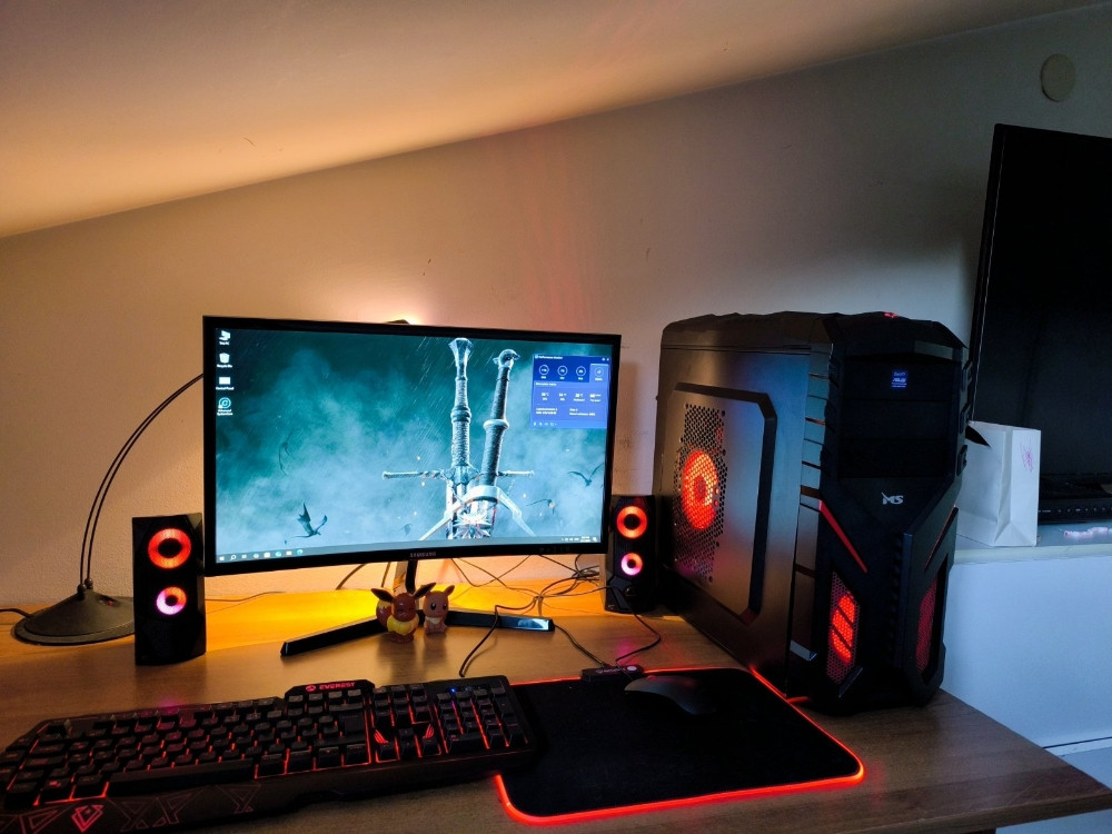 Gaming PC i7 RX 550 4gb RAM 16gb SSD Gejmerski Kompjuter Računar ...