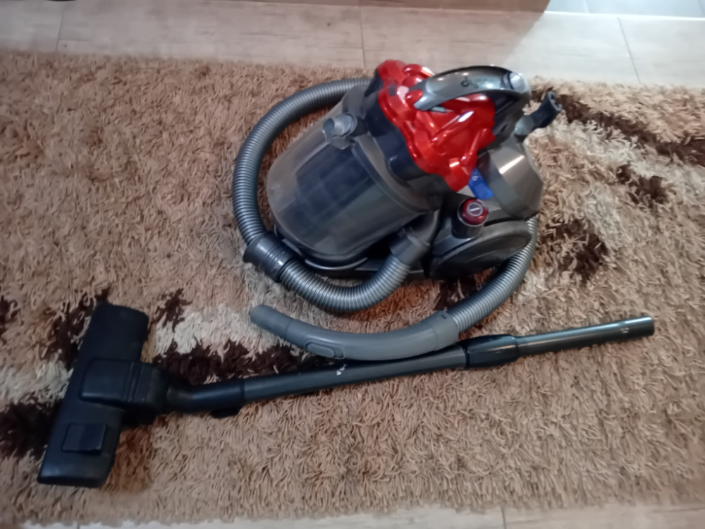 Usisivac Dyson na posudu - Usisivači - OLX.ba