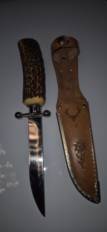 Lovacki noz rucni Rad sa rucno radzenom kozom - Lovački noževi - OLX.ba