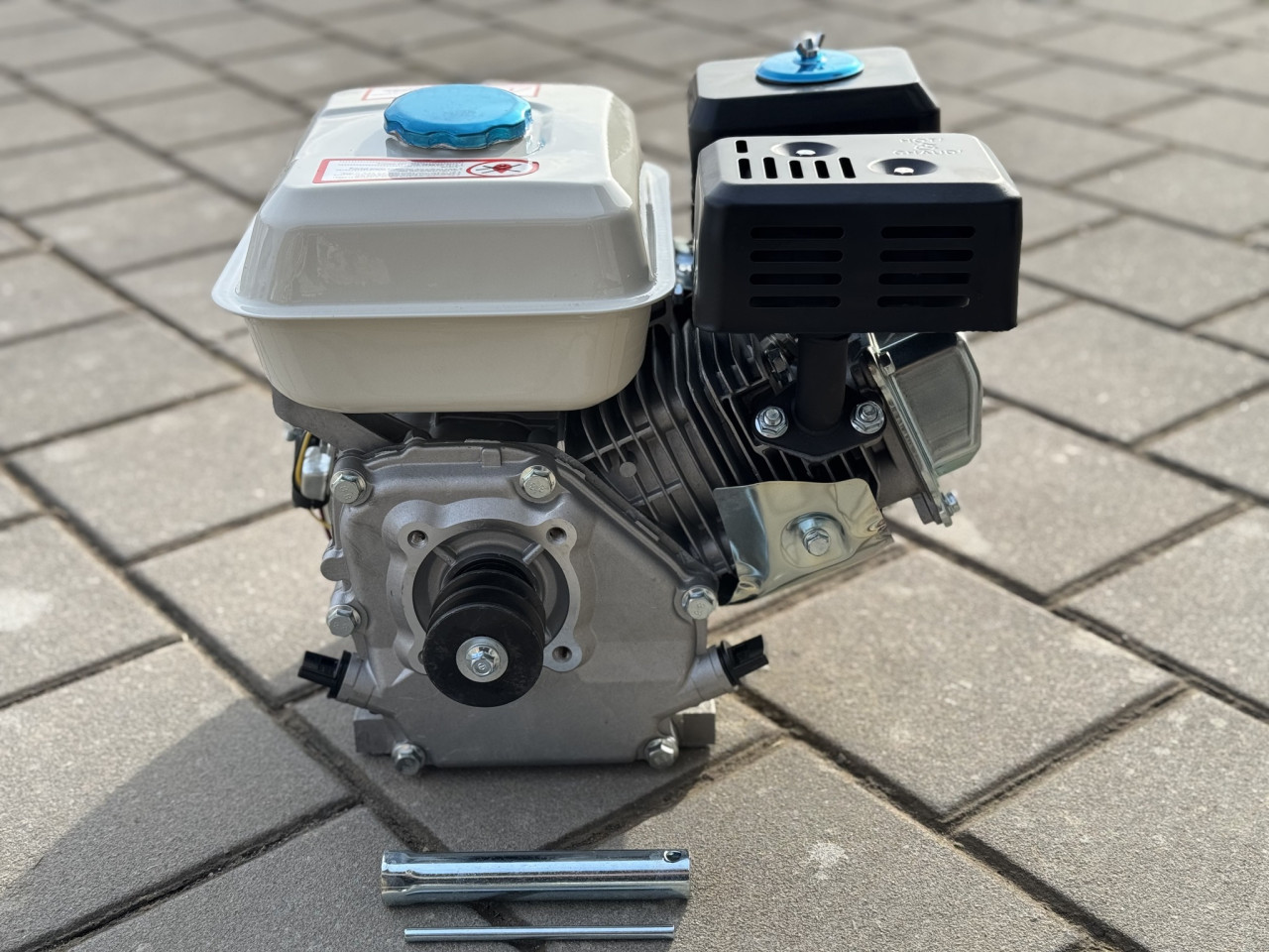 BENZINSKI MOTOR UNIVERZALNI 7.5KS ZA FREZU MOTOKULTIVATOR - Motori (za motokultivatore) - OLX.ba