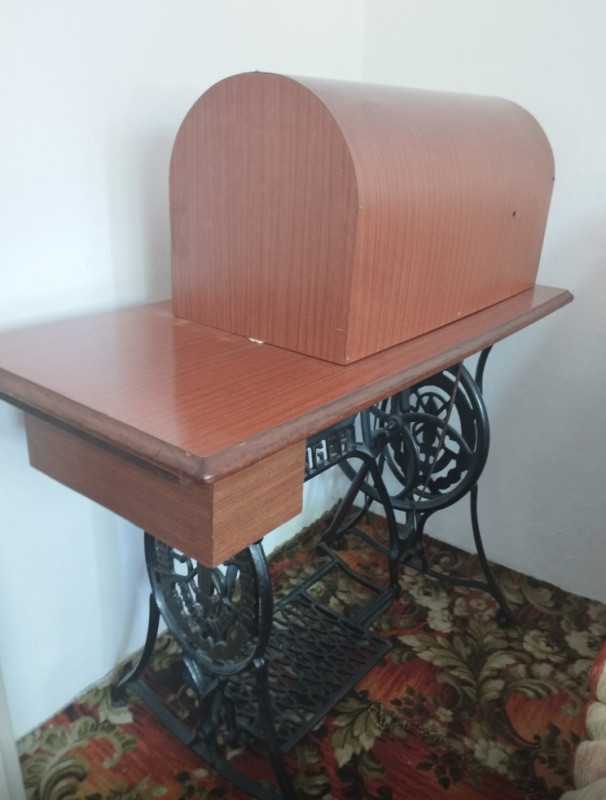 Singer masina za sivanje sivaca masina - Šivaće mašine i dijelovi - OLX.ba