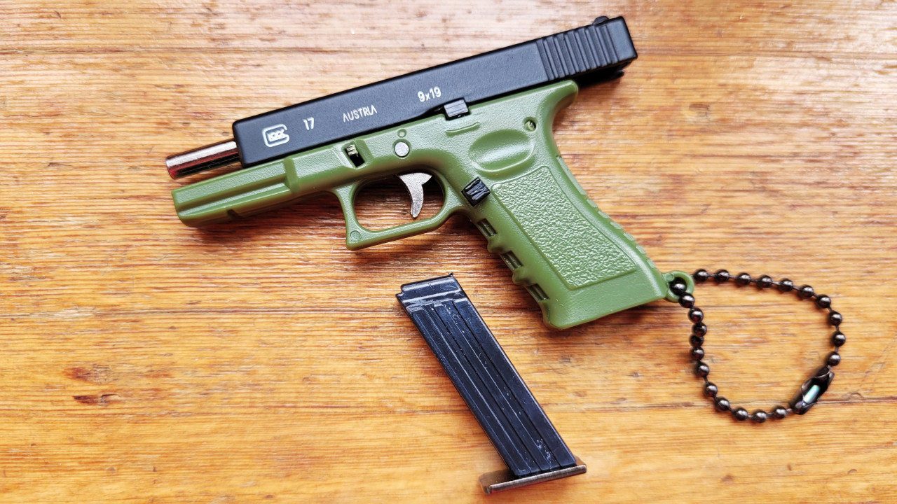 GLOCK 17 Pistolj Green Camo Privjesak Metal PUBG CSGO Airosft ...