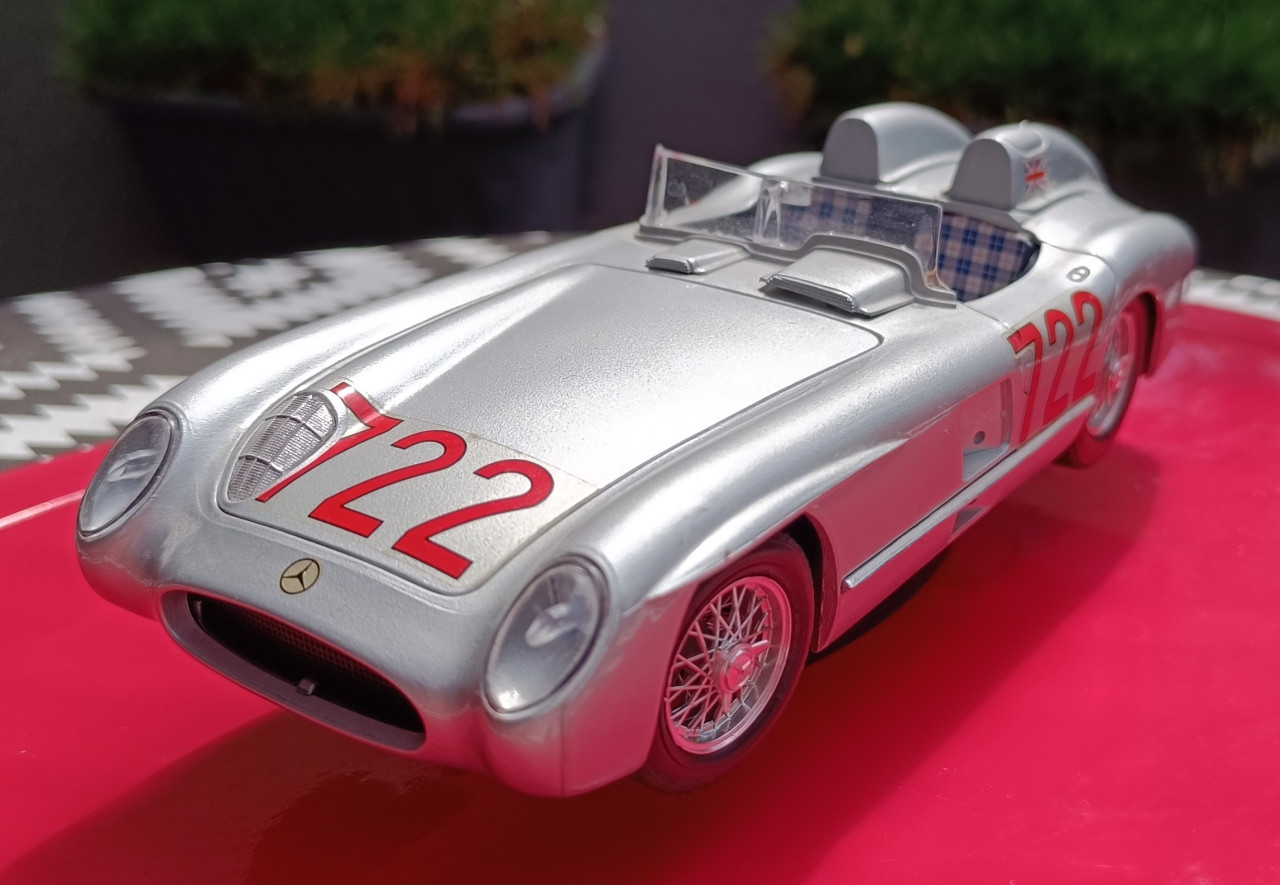 Mercedes - Benz 300 SLR M.M. maketa model autić 1:18 - Autići (makete automobila) - OLX.ba