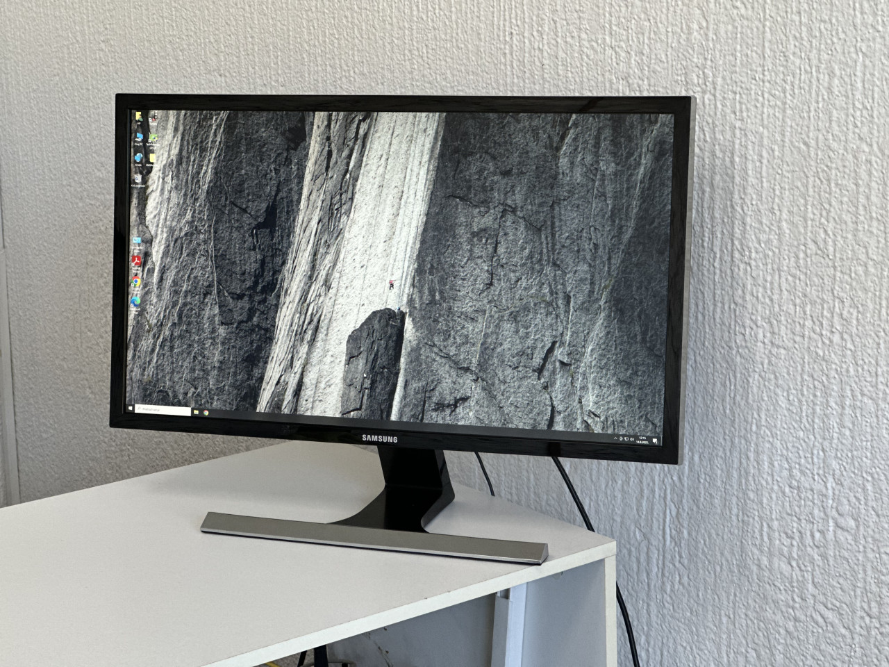 4K MONITOR SAMSUNG 28 INCHA TOP STANJE - Monitori - OLX.ba