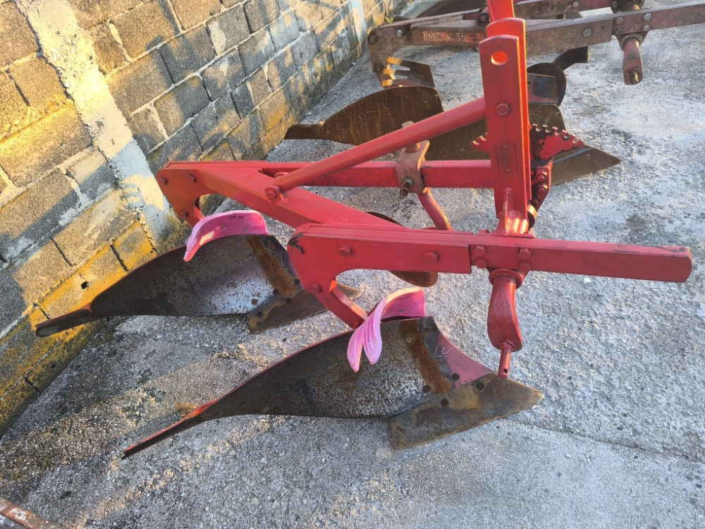 Plug za traktor IMT 12 COLI niski klines - Plugovi - OLX.ba