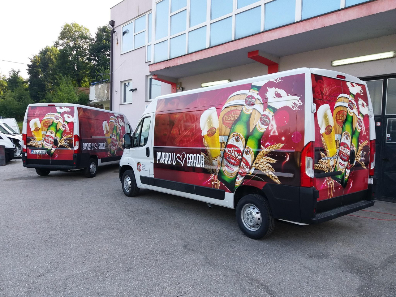 Brendiranje vozila, auto reklame, auto folije - Naljepnice i stikeri za ...