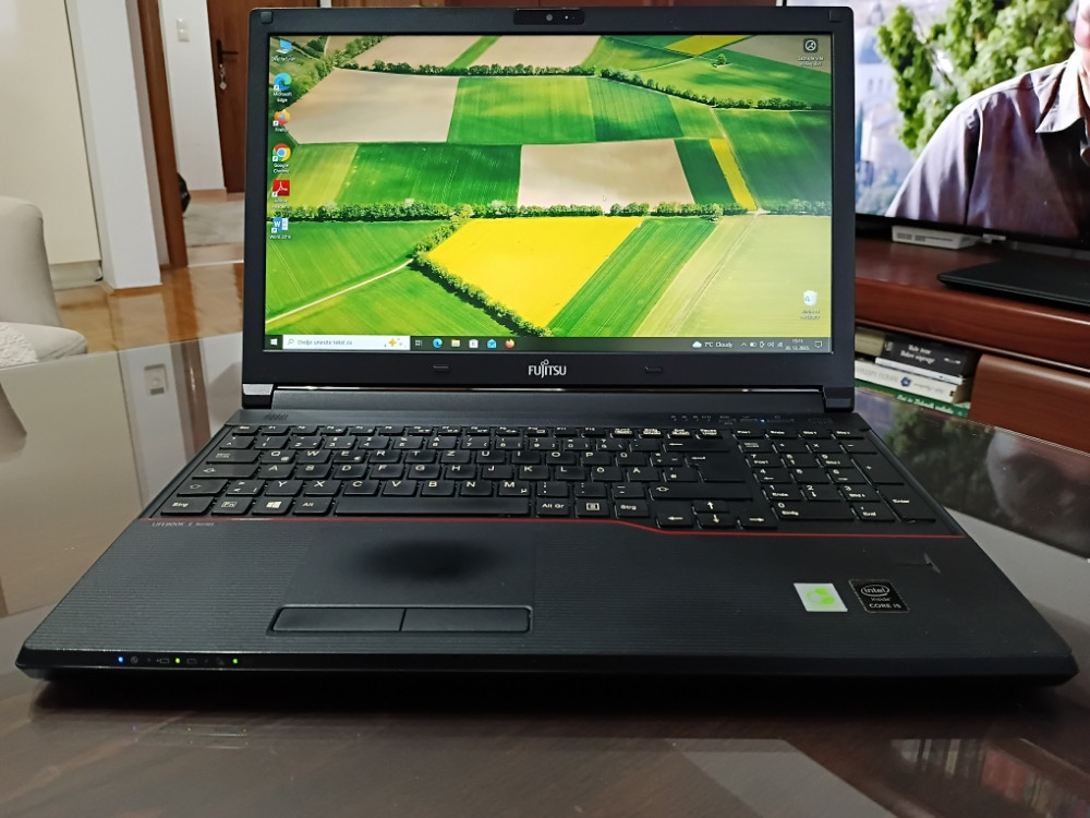 Fujitsu 15.6" Ful HD i5-4210/16gb/120SSD/Intel HD grafika Extra ...