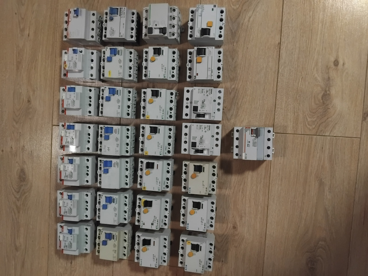 Fid sklopka trofazna - Ind. sklopke i prekidači - OLX.ba