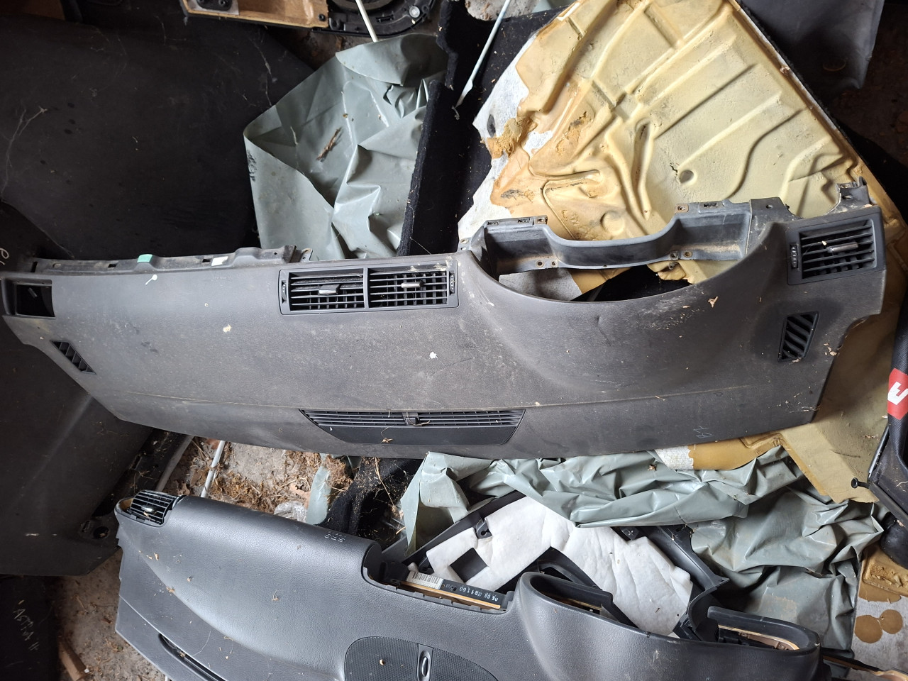 Instrument tabla audi a4 b7 - Instrument table za automobile - OLX.ba